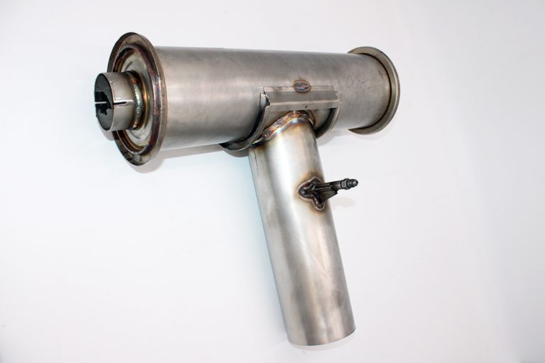 EXTRA EA-300: Exhaust Muffler with Heat Shroud – Plane Exhaust